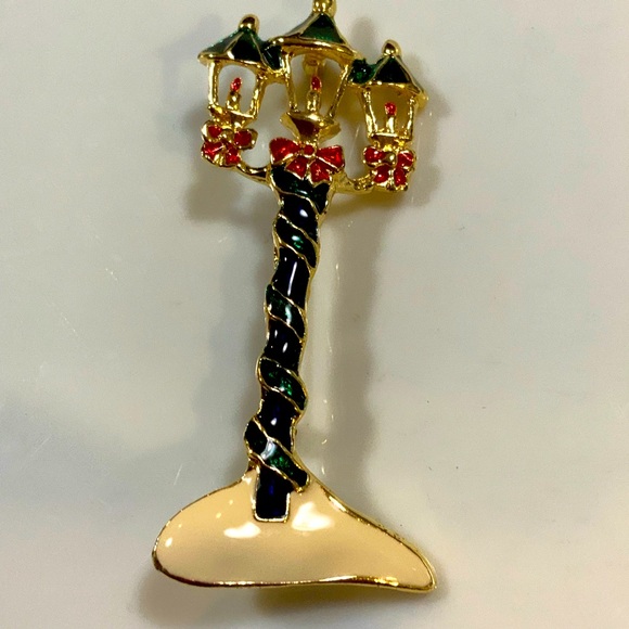 Jewelry | Brooch Pin Lamp Post Christmas Snow Gold Tone Vintage N32 ...